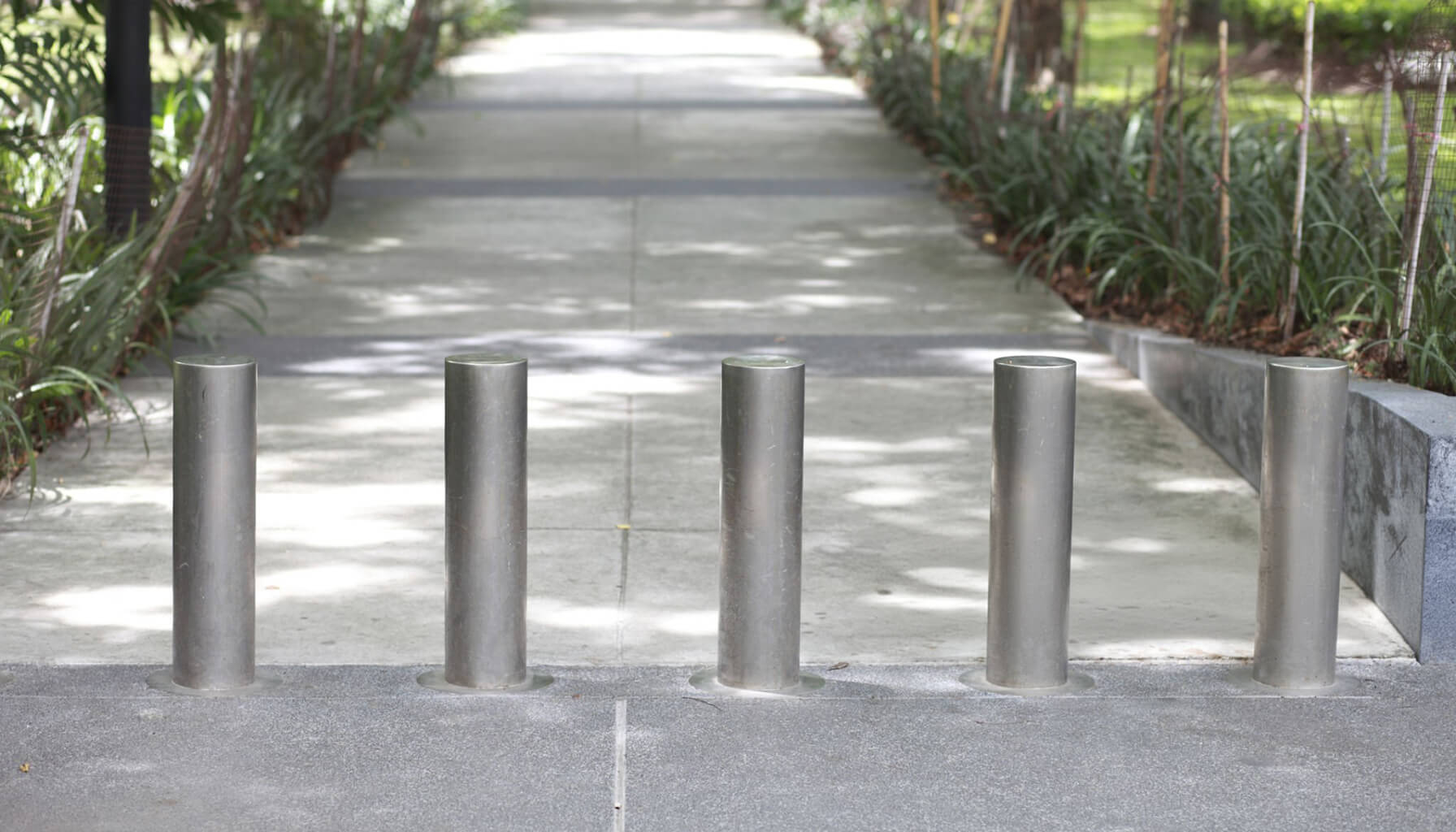What is the difference between a pole and a bollard? - Trusted China ...