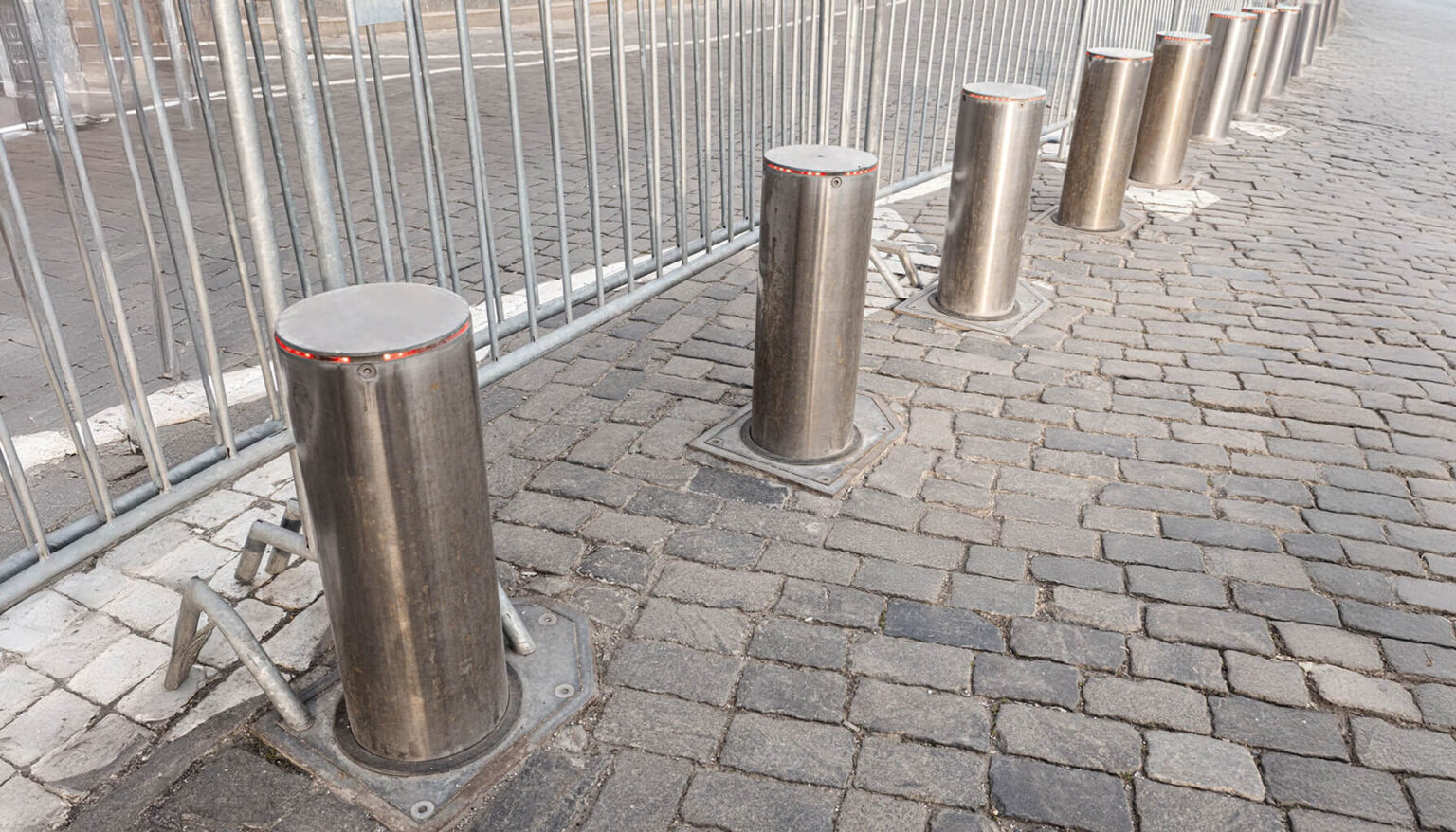 Can a bollard stop a truck? - Trusted China Manufacturer of Bollards ...